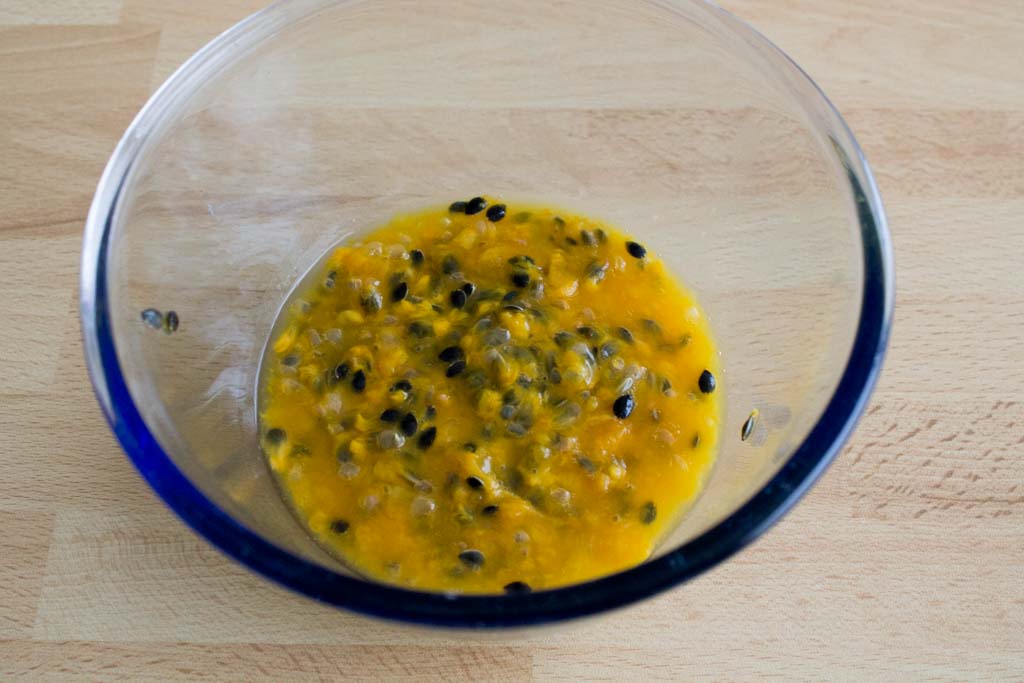 Mogador macarons (Milk chocolate and passion fruit) – Road to Pastry