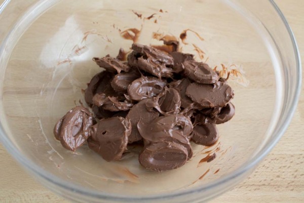 Mogador macarons (Milk chocolate and passion fruit) – Road to Pastry