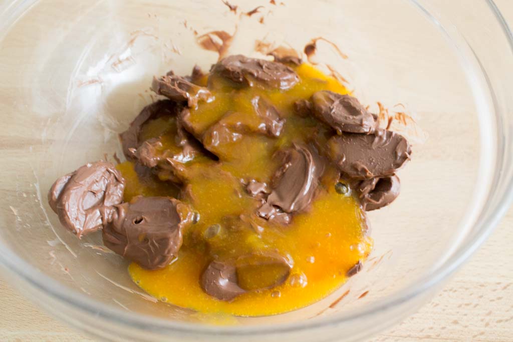 Mogador macarons (Milk chocolate and passion fruit) – Road to Pastry