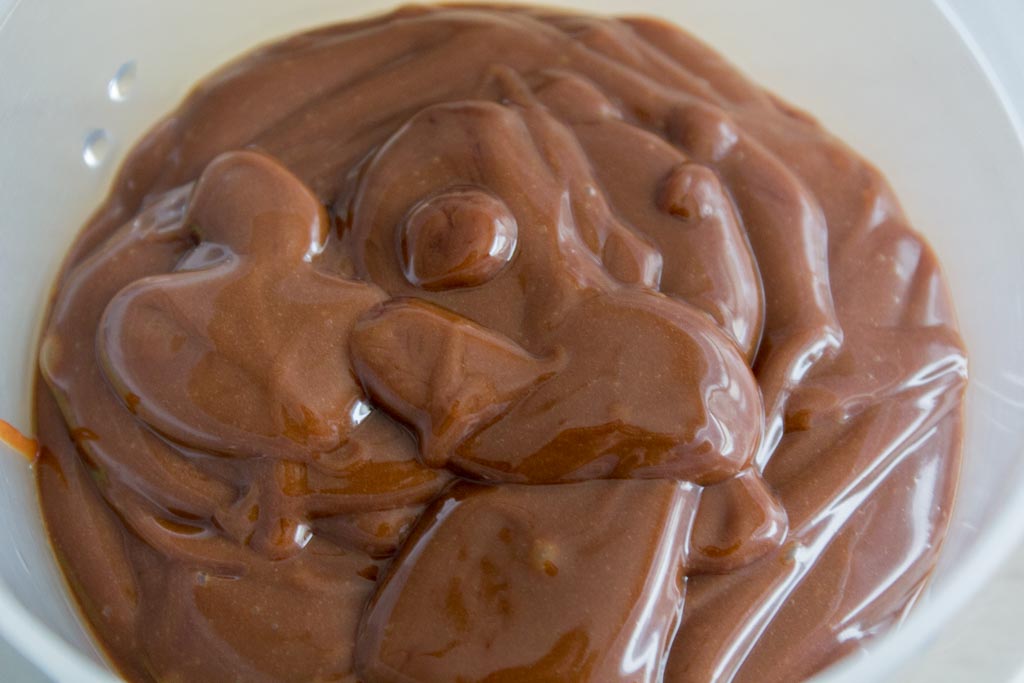 Mogador macarons (Milk chocolate and passion fruit) – Road to Pastry