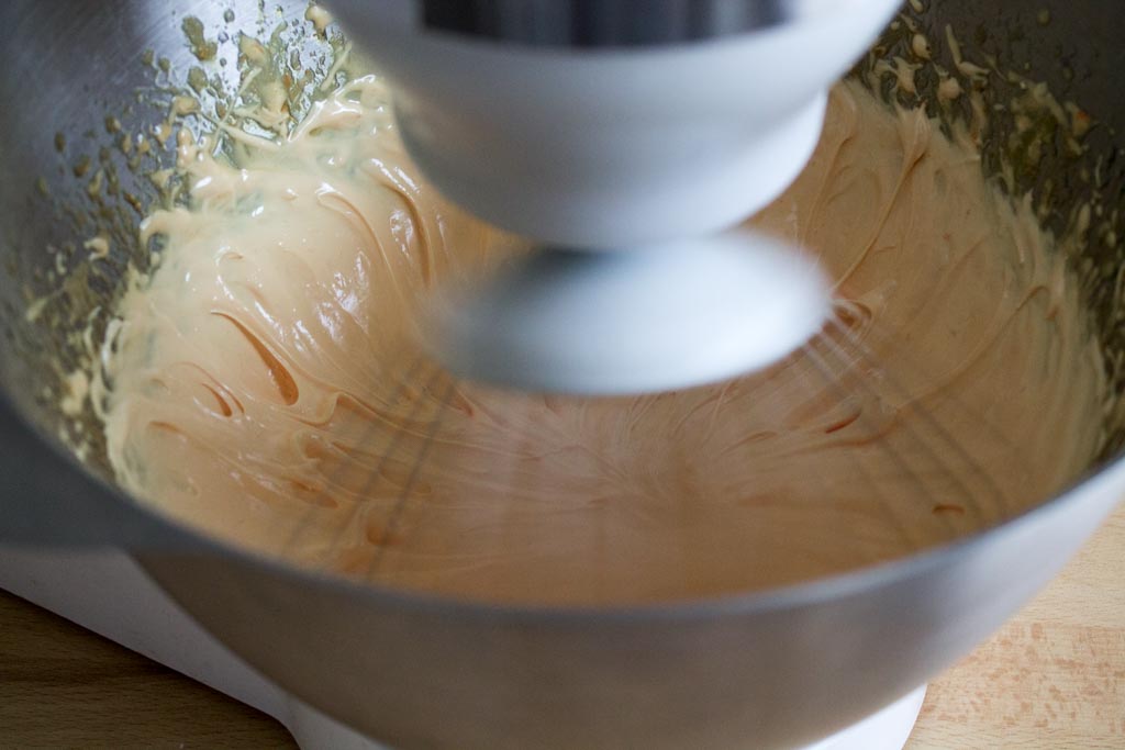 Mogador macarons (Milk chocolate and passion fruit) – Road to Pastry