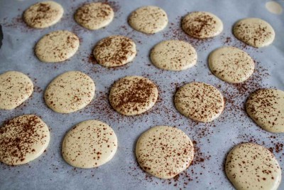 Mogador macarons (Milk chocolate and passion fruit) – Road to Pastry