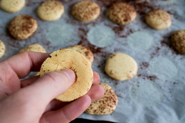 Mogador macarons (Milk chocolate and passion fruit) – Road to Pastry