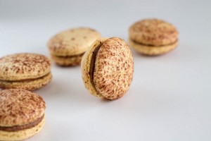 Mogador macarons (Milk chocolate and passion fruit) – Road to Pastry