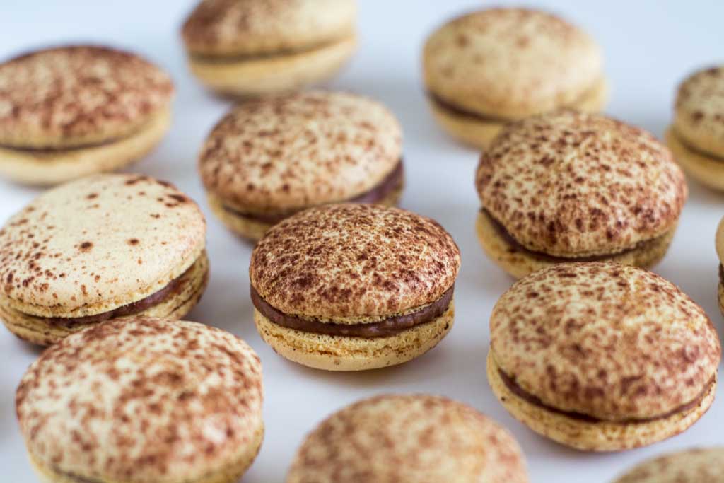 Mogador macarons (Milk chocolate and passion fruit) – Road to Pastry
