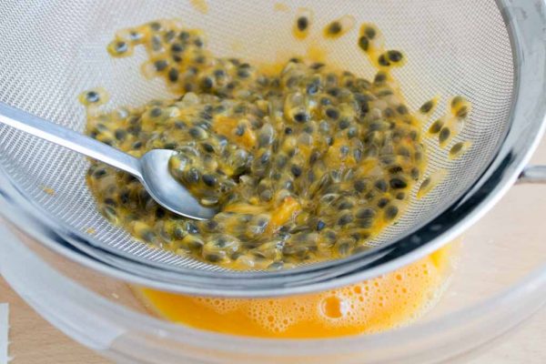 Passion fruit and raspberry éclairs – Road to Pastry