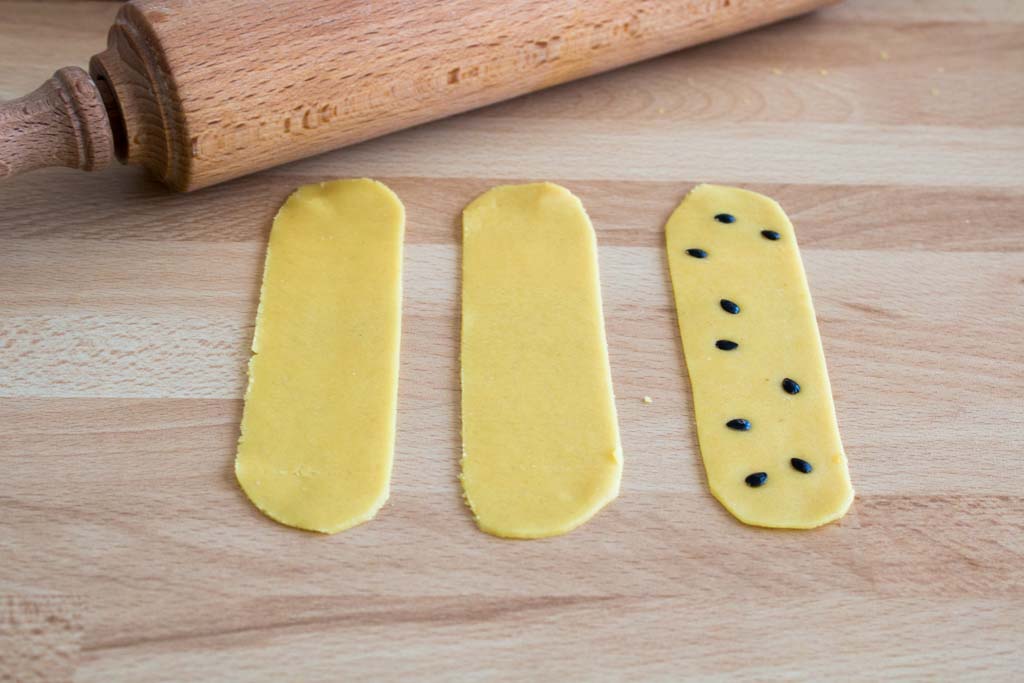 Passion fruit and raspberry éclairs – Road to Pastry