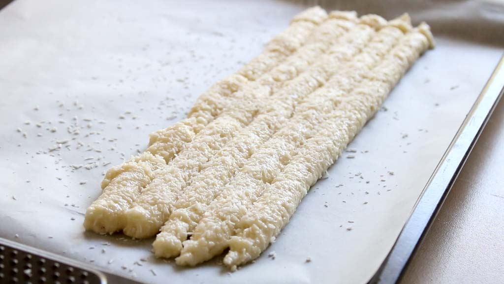 How to make a modern yule log in a mold (with coconut, passion fruit ...