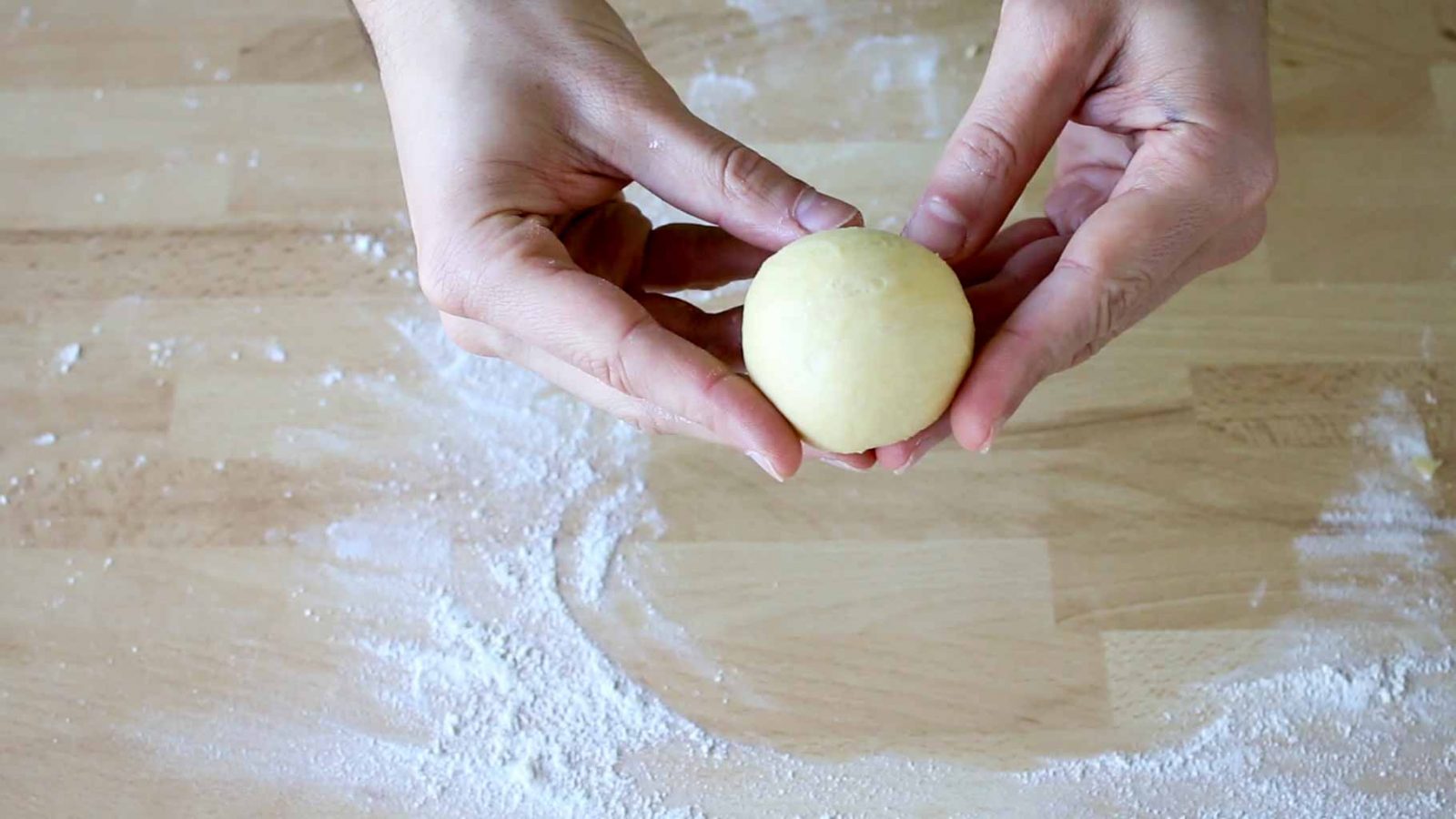 Video: Simple round brioches – Road to Pastry
