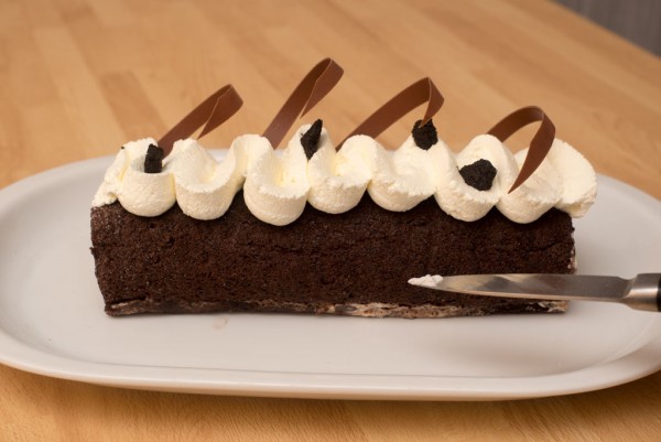 Double chocolate and vanilla yule log – Road to Pastry